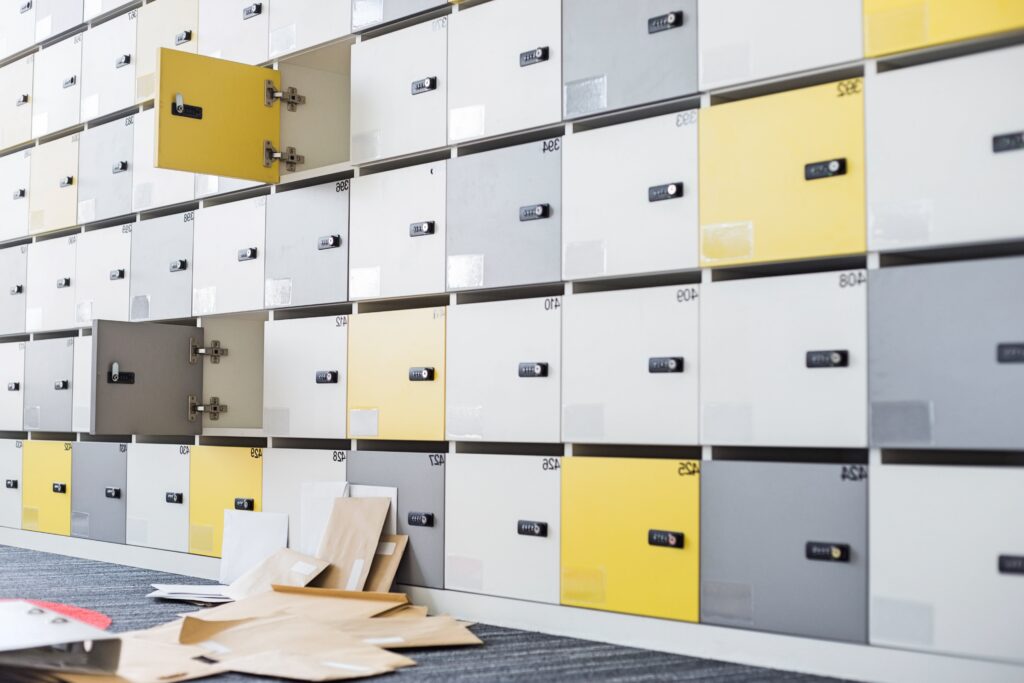 10 Advantages of Self-Service Lockers for Office Staff